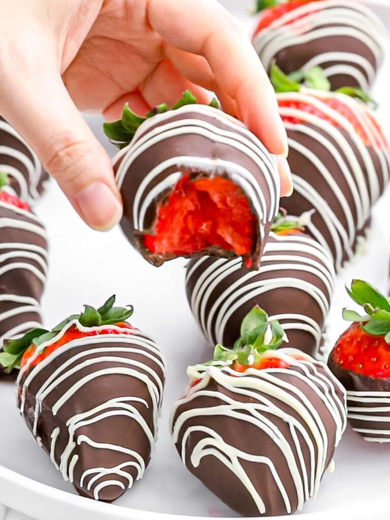 Easy Chocolate Covered Strawberries - Drive Me Hungry