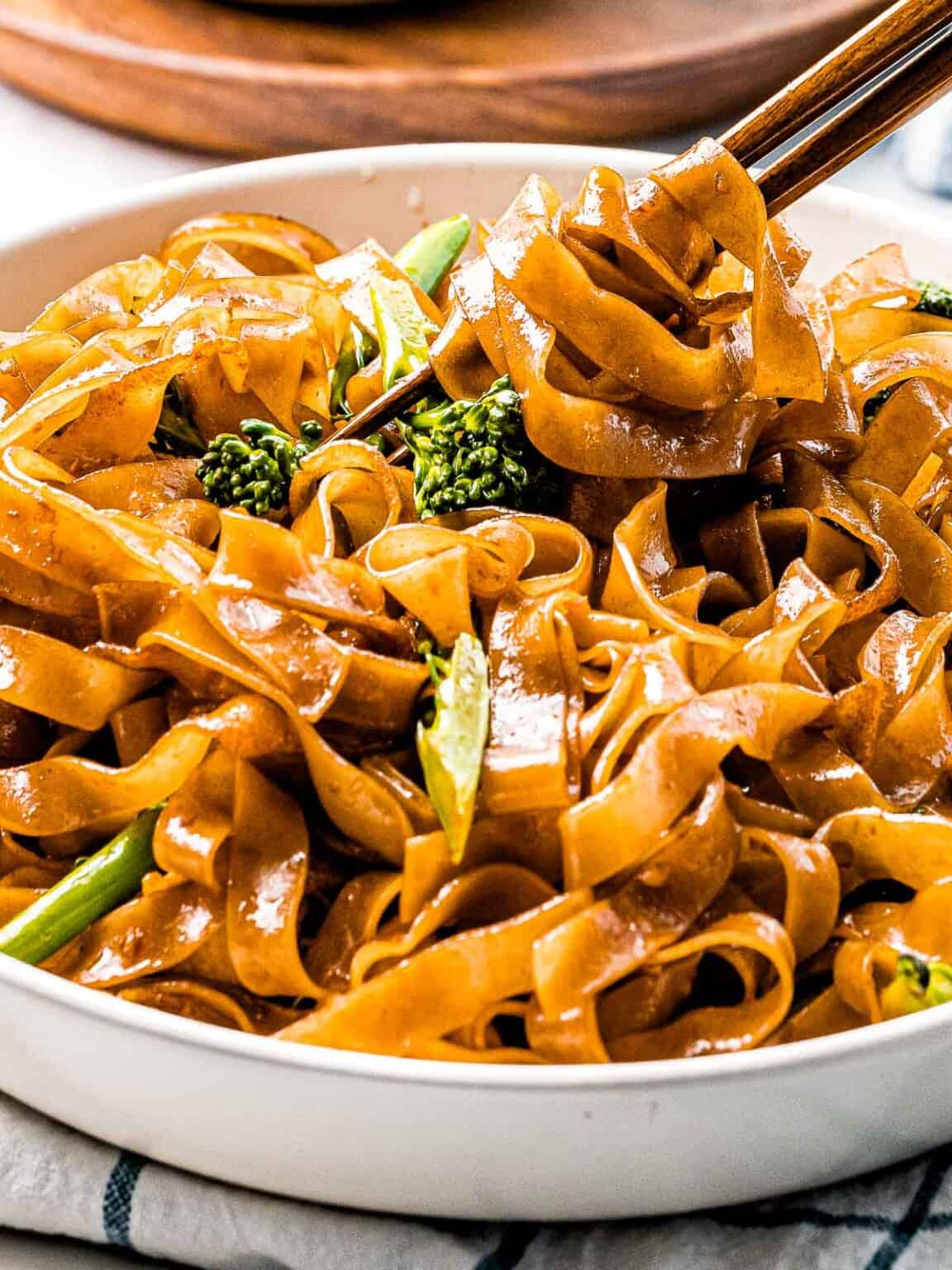 15 Minute Pad See Ew (Thai Stir Fried Noodles) - Drive Me Hungry
