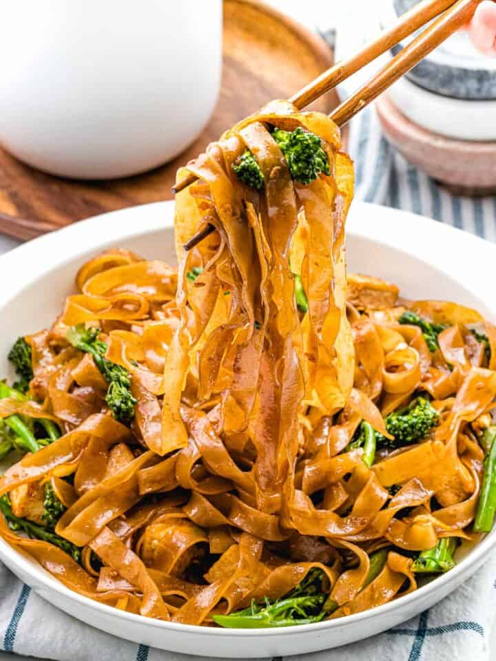 15 Minute Pad See Ew (Thai Stir Fried Noodles) - Drive Me Hungry