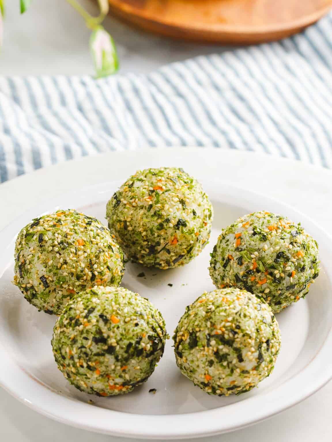 Korean Rice Balls (Jumeokbap 주먹밥) - Drive Me Hungry