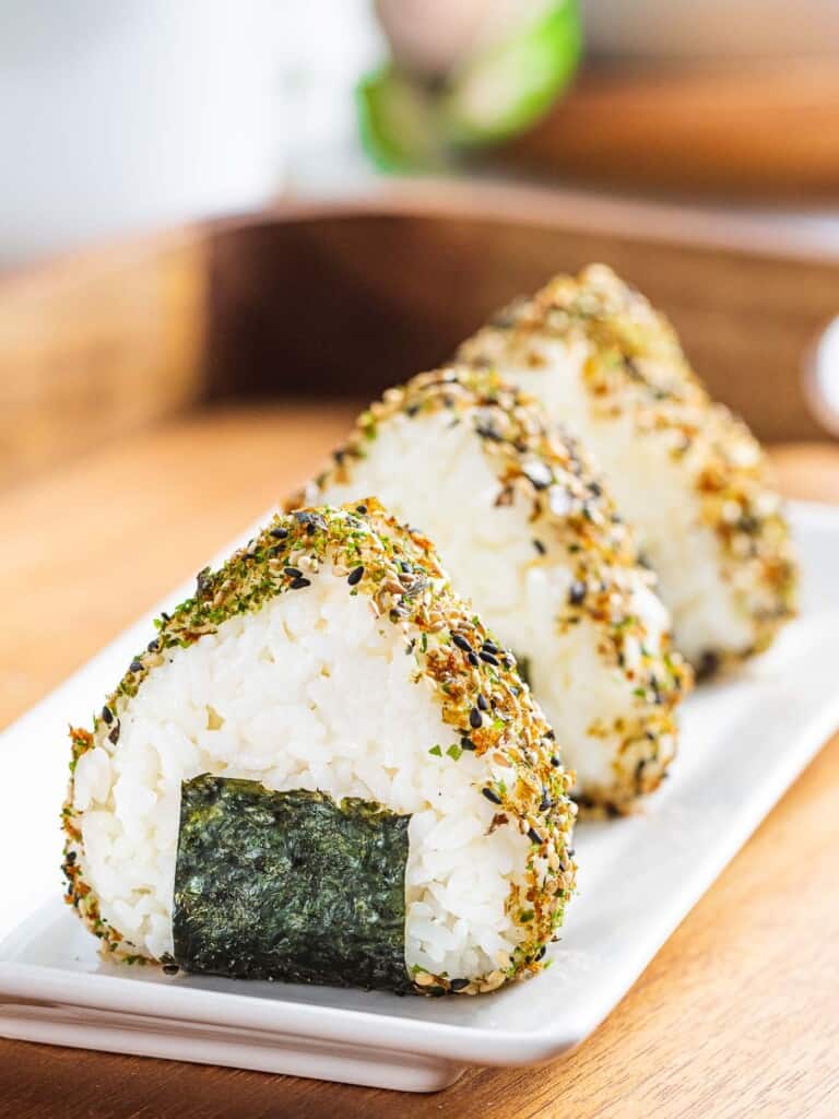 Easy Onigiri お握り (Japanese Rice Balls) - Drive Me Hungry